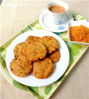 Crispy Holi Savories : Spicy Mathri Recipe - Food & Recipes