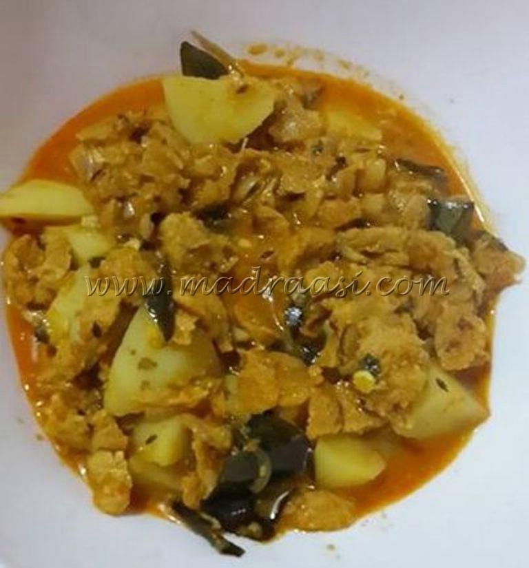 Aloo Soya Gravy / Potato Soya Gravy - Food & Recipes